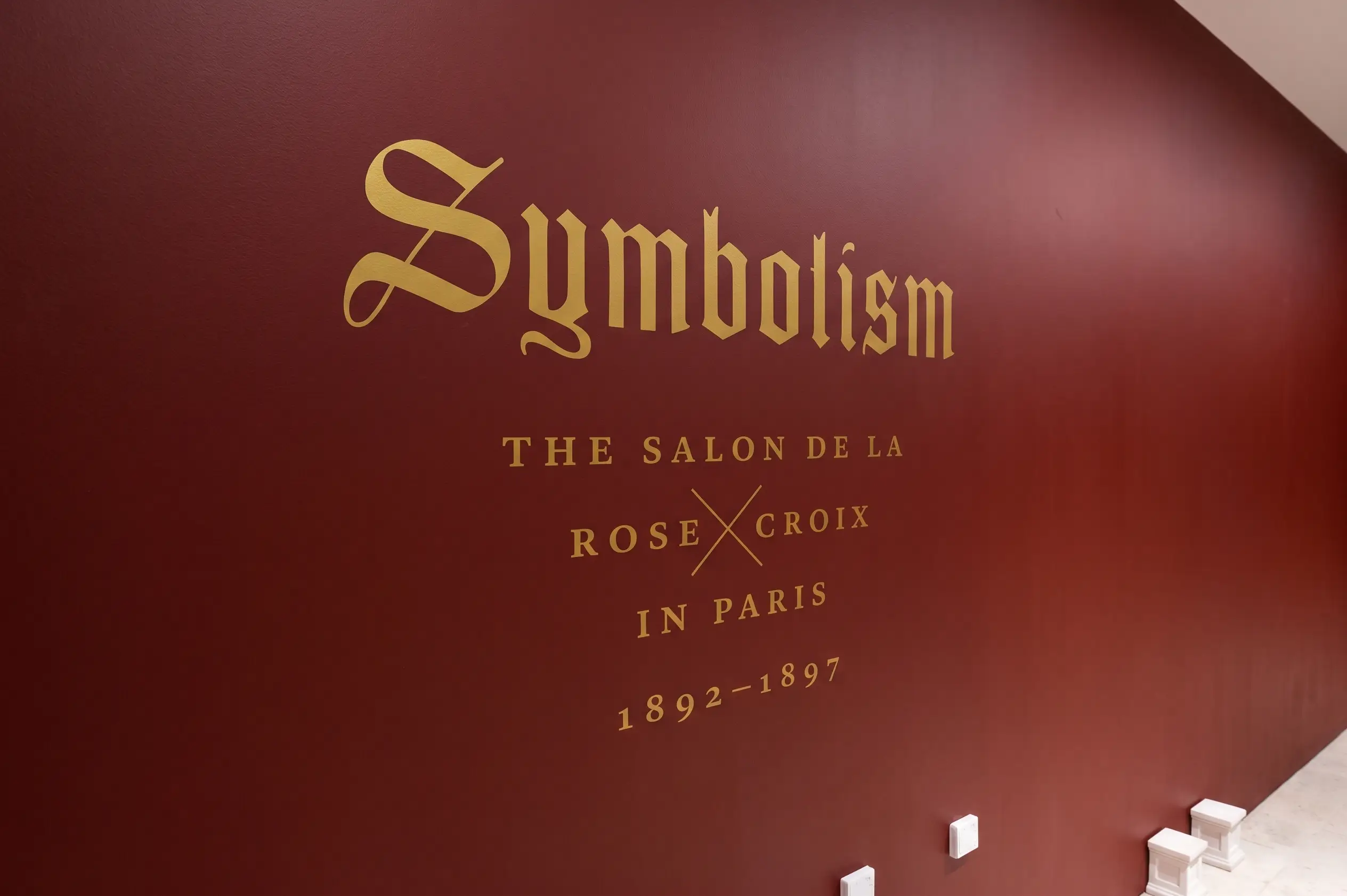 How to Easily Create Perfect Text on a Wall for Your Next Exhibit ...